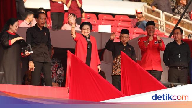 Megawati Minta Kader Perjuangkan Kesejahteraan Masyarakat Akar Rumput Megawati Minta Kader Perjuangkan Kesejahteraan Masyarakat Akar Rumput