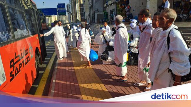 Jelang Puncak Haji, Jemaah Mulai Berangkat ke Arafah Jelang Puncak Haji, Jemaah Mulai Berangkat ke Arafah