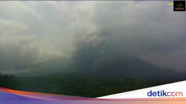 Semeru Erupsi Luncurkan Awan Panas Guguran Sejauh 5 Kilometer