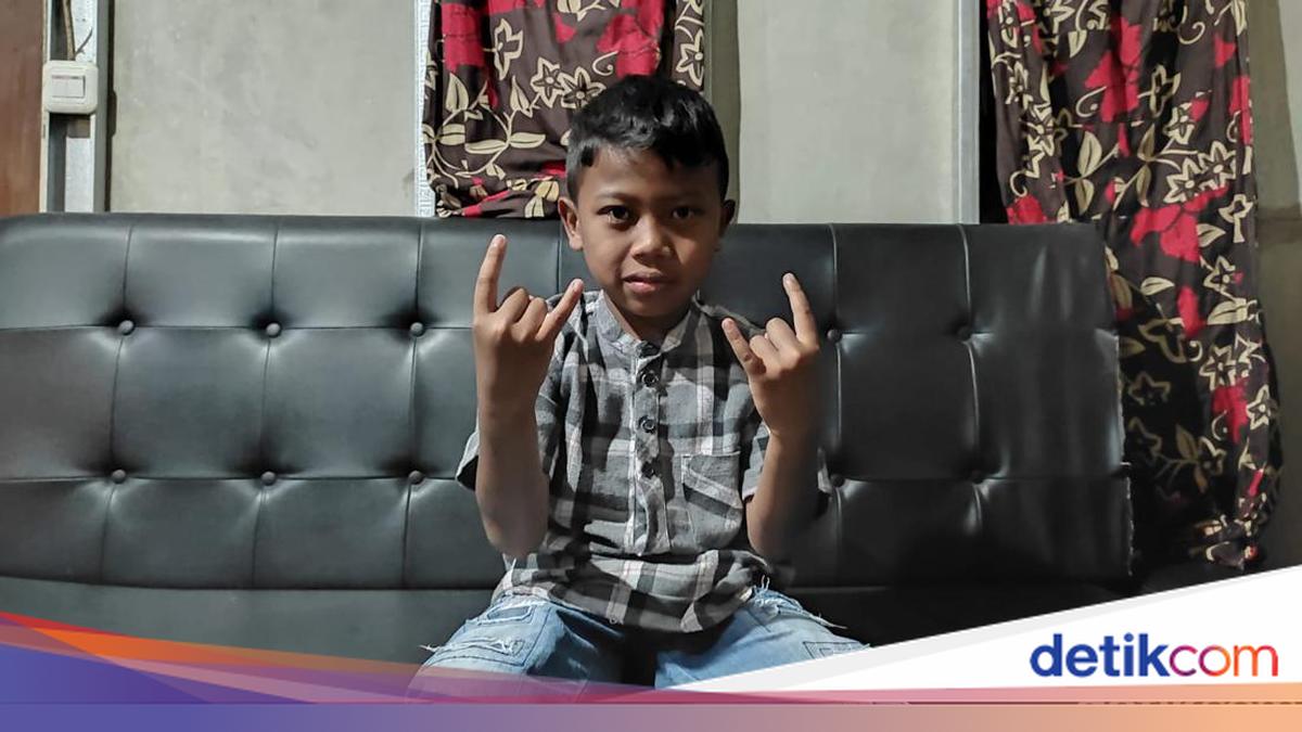 Viral Bocah Garut Nyanyi Lagu Burgerkill di Perpisahan SD