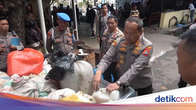 Polisi Sita 780 Liter Miras di Makassar, 14 Penjual Diamankan