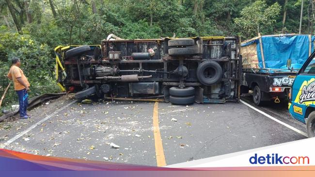 Truk Terguling di Gumitir, Jalur Banyuwangi-Jember Sempat Macet 10 Km