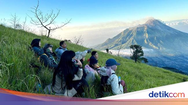 Menikmati Indahnya Panorama Merbabu di Ketinggian 3.142 mdpl