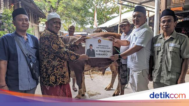Prabowo Salurkan Ratusan Hewan Kurban ke Ponpes dan Ormas Islam di Jatim