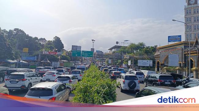 Puncak Diserbu Wisatawan, Polisi Berlakukan One Way