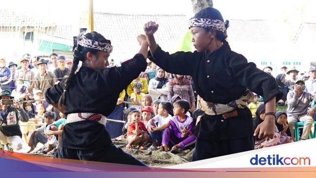Tradisi Pencak Sumping, Bela Diri Kuno yang Ada di Momen Lebaran Haji