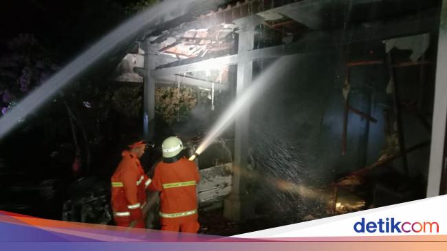 Garasi Ludes Terbakar, Mobil Hangus-Kerugian Rp 300 Juta