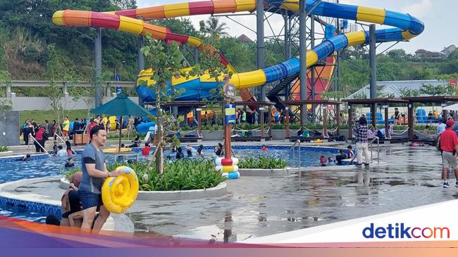 Sensasi Meluncur dari Ketinggian di Wahoo Waterworld yang Bikin Ketagihan