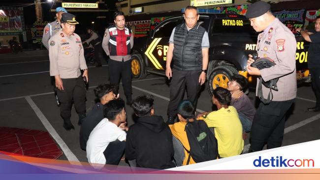 6 Remaja Bawa 1 Paket Tembakau Sintetis di Makassar Ditangkap