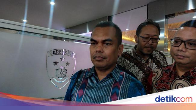 Pelapor Panji Gumilang Serahkan Bukti Tambahan Penodaan Agama ke Bareskrim Pelapor Panji Gumilang Serahkan Bukti Tambahan Penodaan Agama ke Bareskrim