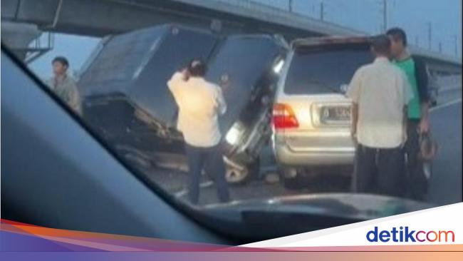 2 Mobil Kecelakaan di Tol MBZ Sudah Dievakuasi, Lalin Kembali Lancar