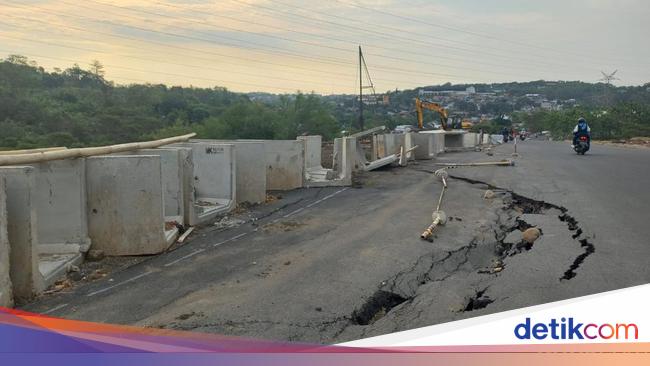 Hati-hati Lur! Ada Retakan di Jalan Baru Jangli-Undip Semarang