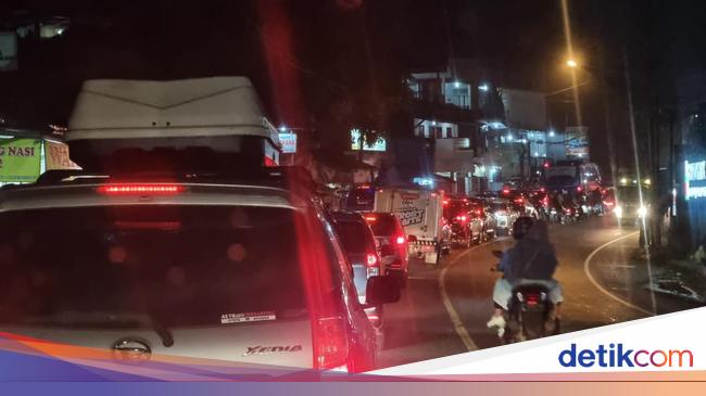 Penjelasan Polisi soal Kemacetan Parah di Puncak Malam Ini