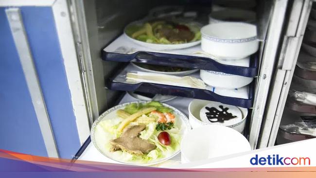 Jangan Sembarangan, Ini Makanan yang Sebaiknya Kamu Makan di Pesawat