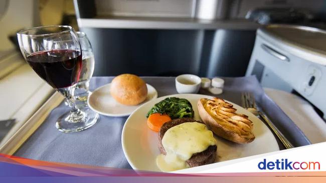 7 Fakta Menarik Makanan di Pesawat yang Diungkap Awak Kabin