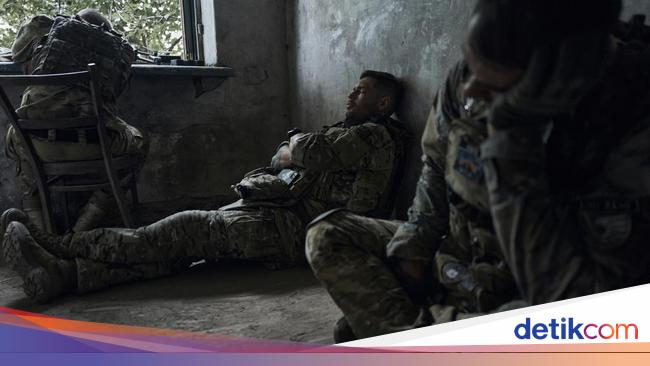 Potret Tentara Ukraina Melepas Lelah Di Garis Depan Perang