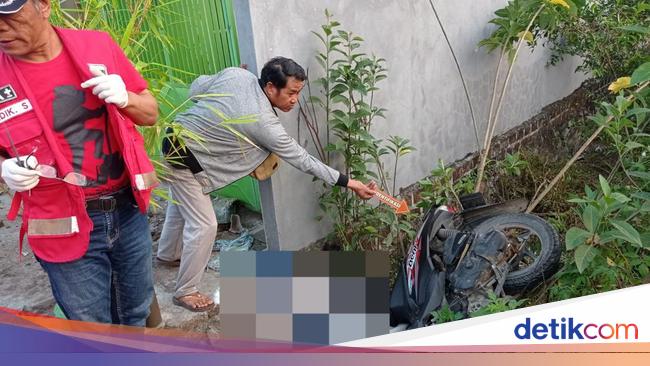 Emak-emak di Mojokerto Tewas Usai Motornya Oleng Nyemplung Parit Emak-emak di Mojokerto Tewas Usai Motornya Oleng Nyemplung Parit