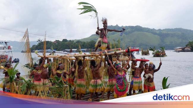 Festival Danau Sentani Papua Resmi Dibuka