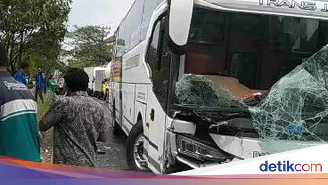 Kecelakaan Beruntun di Ring Road Bantul, Bus Melaju Kencang Tabrak 7 Mobil