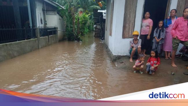 Longsor dan Banjir Rendam Pemukiman Warga di Bengkulu Utara