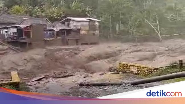 Jembatan Penghubung Malang-Lumajang Putus Diterjang Lahar Dingin Semeru