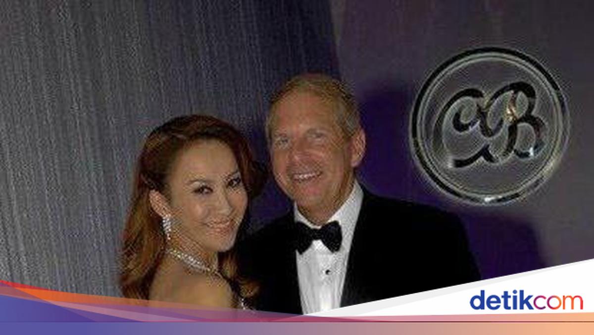 Suami Coco Lee Muncul di Surat Obituari Kematian Istrinya