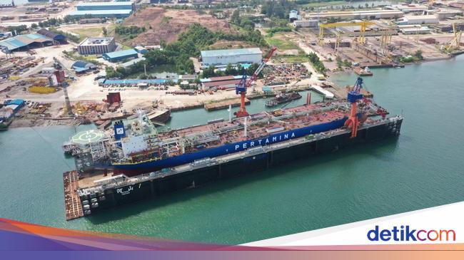 Penampakan Kapal Raksasa Pertamina yang Kembali ke Lautan