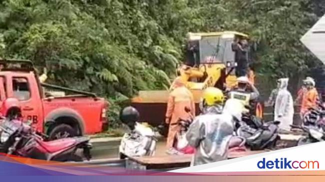 3 Orang Sekeluarga Tewas Tertimbun Longsor di Pronojiwo Lumajang