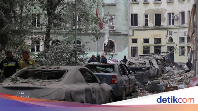 Serangan Rudal Rusia Hantam Apartemen di Lviv Ukraina Serangan Rudal Rusia Hantam Apartemen di Lviv Ukraina