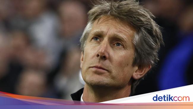 Former Dutch Goalkeeper Edwin Van Der Sar Undergoes Intensive Treatment For Brain Hemorrhage
