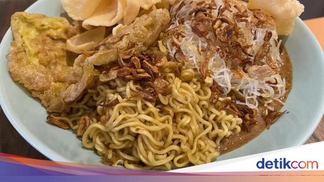 5 Sekte Indomie Goreng, Dicampur Ketoprak hingga Sate Padang