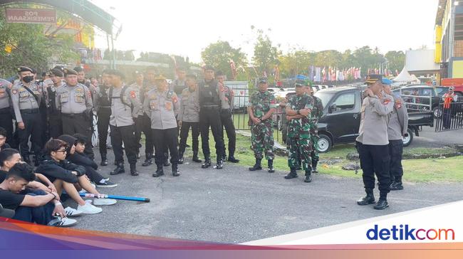 1 Polisi Ikut Terluka Buntut Bentrok Antarsuporter di Laga PSM Vs Dewa United