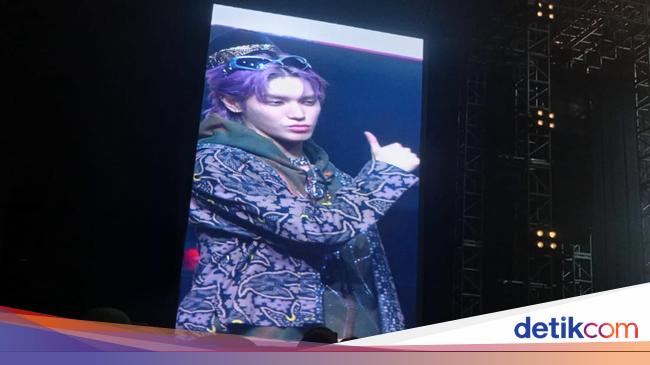 Tirukan Pose Jempol Khas Abang-abang, Taeyong Bikin NCTzen Ngakak