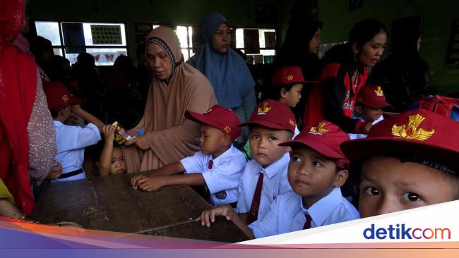 5 Tips agar Anak Tak Rewel di Hari Pertama Masuk Sekolah, Perlukah Antar Jemput?