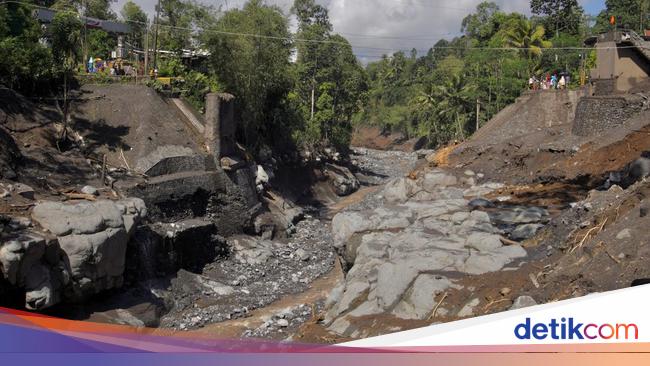 Penampakan Jembatan Kali Glidik yang Porak-Poranda Diterjang Lahar