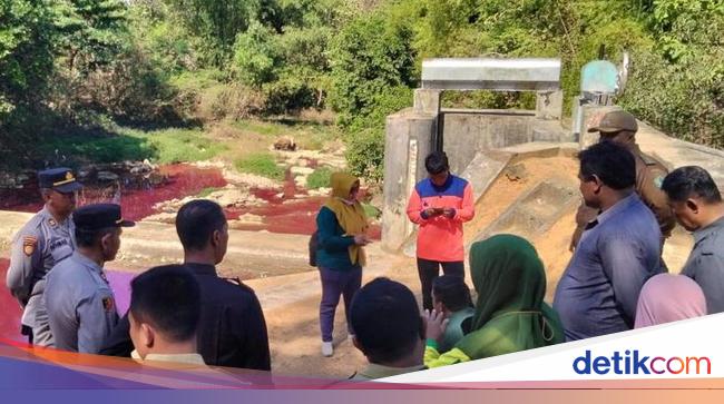 Air Sungai di Pamekasan Berubah Merah Darah, Ini Penyebabnya