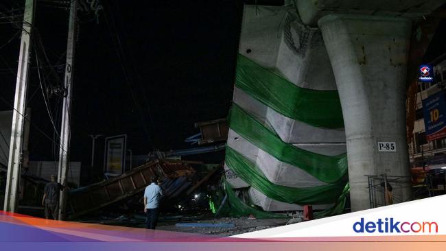 Seram! Jalan Layang Ini Tiba-tiba Ambruk saat Dibangun, 1 Orang Tewas
