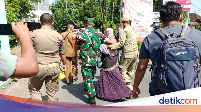 Razia Pengemis dan Gepeng di Kediri Diwarnai Penolakan Razia Pengemis dan Gepeng di Kediri Diwarnai Penolakan