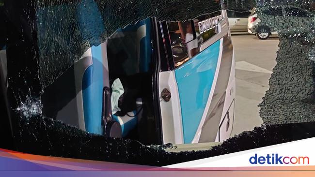 Mobil Rombongan Gresik United Dilempari Baut di Tol Boyolali