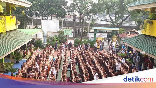 Hari Pertama Sekolah & MPLS SMPN 43 Jakarta, Ortu Titip Jajan Anak ke OSIS