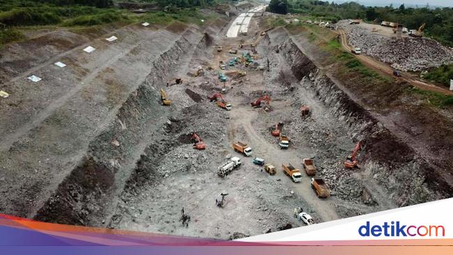 Intip Potret Tol Cisumdawu Diledakkan saat Proses Pembangunan