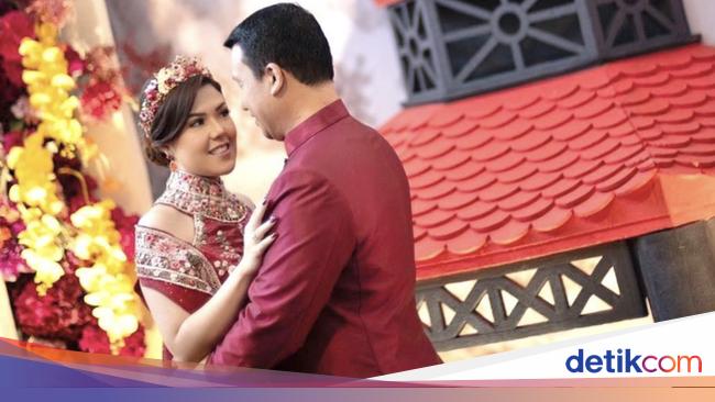 Tina Toon Lamaran, Ada Kue Cheongsam dan Sirup Merah di Acara Sangjit