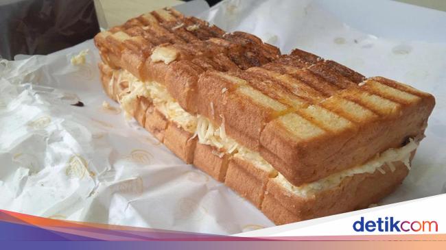 Luber Toppingnya! Bolu Bakar khas Bandung Ini Sedang Viral