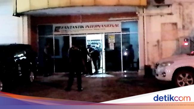 KPK Bawa Koper-Kardus Usai Geledah PT di Batam Terkait Andhi Pramono