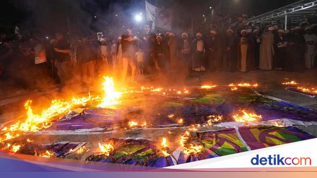 Protes Pembakaran Al-Quran, Warga Irak Bakar Bendera Pelangi Protes Pembakaran Al-Quran, Warga Irak Bakar Bendera Pelangi