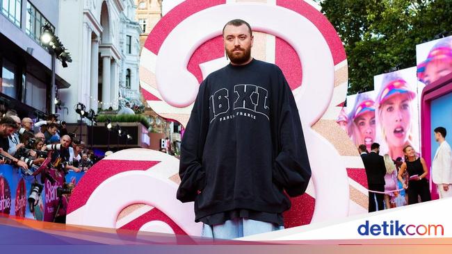 Penampilan Sam Smith Dikritik, Pakai Baju Ukuran Jumbo di Premier 'Barbie'