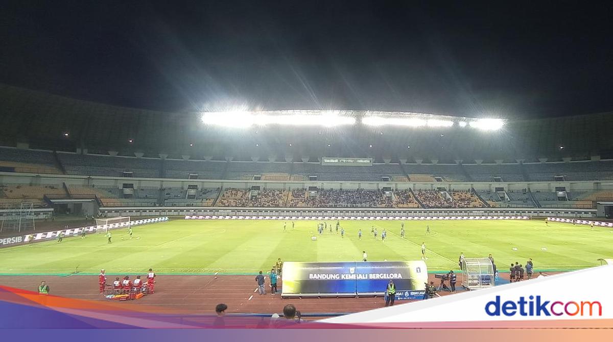 Stadion GBLA yang Kini Tak Semeriah Dulu