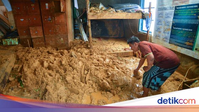 Sumbar Dilanda Banjir dan Longsor, 5 Orang Tewas