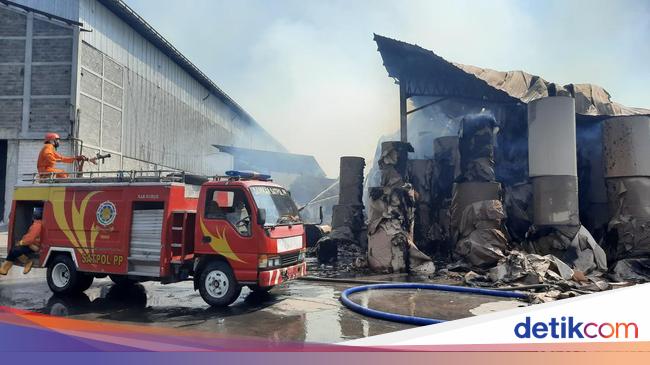 3.500 Ton Kertas Hangus, Kerugian Kebakaran Pabrik di Kudus Capai Rp 17,5 M