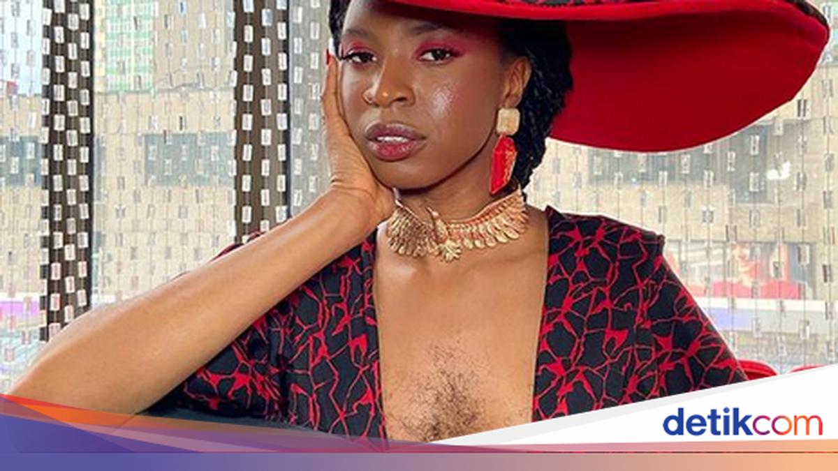 Potret Wanita Punya Bulu Dada Lebat, Merasa Lebih Cantik